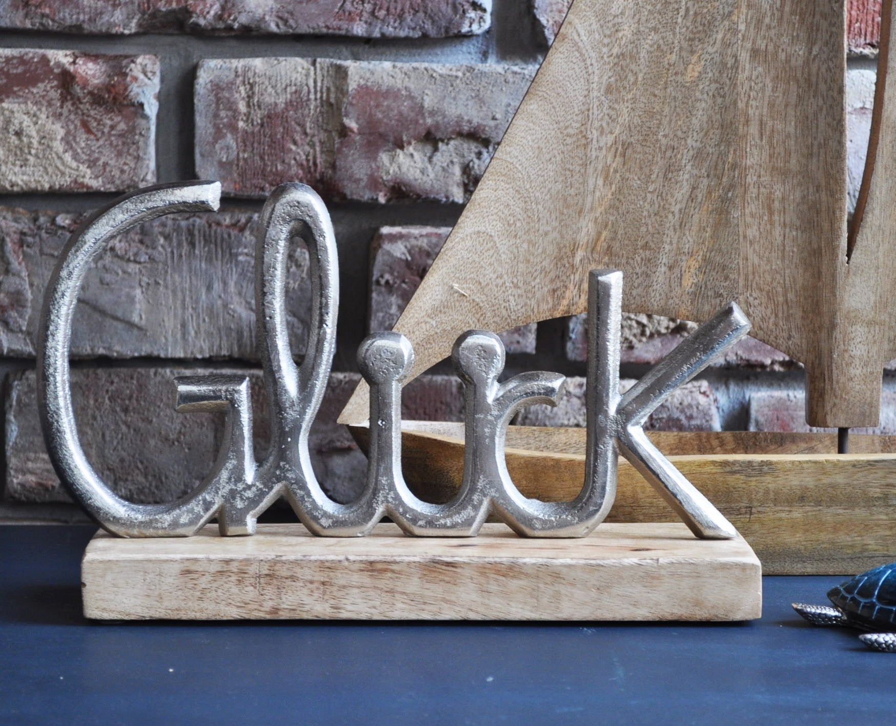 Deko-Aufsteller mit Metallschrift "GLÜCK" Schriftzug