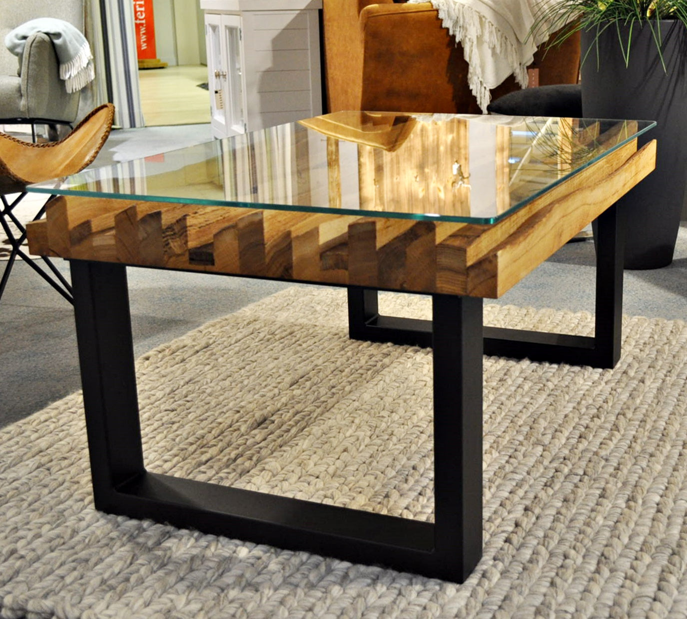 Holzfabrik BAUMKANTEN-TISCH" aus unserer Meistertischlerei!